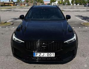 Black Volvo XC60 2018 in Klaipeda, with an engine capacity of 1.97 L and mileage of 110 thousand km for 26900 €, photo 5 on AUTOMOTO.COM.LV