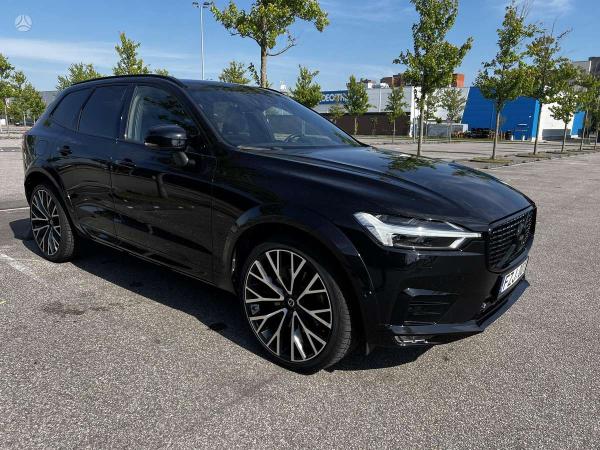 Black Volvo XC60 2018 in Klaipeda, with an engine capacity of 1.97 L and mileage of 110 thousand km for 26900 €, photo 5 on AUTOMOTO.COM.LV