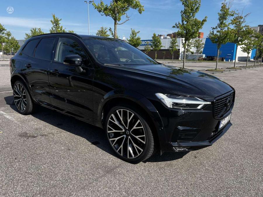 Black Volvo XC60 2018 in Klaipeda, with an engine capacity of 1.97 L and mileage of 110 thousand km for 26900 €, photo 6 on AUTOMOTO.COM.LV