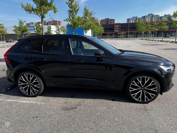 Black Volvo XC60 2018 in Klaipeda, with an engine capacity of 1.97 L and mileage of 110 thousand km for 26900 €, photo 6 on AUTOMOTO.COM.LV