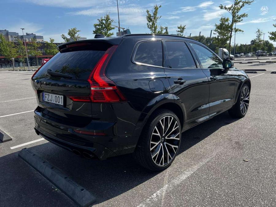 Black Volvo XC60 2018 in Klaipeda, with an engine capacity of 1.97 L and mileage of 110 thousand km for 26900 €, photo 8 on AUTOMOTO.COM.LV