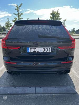 Black Volvo XC60 2018 in Klaipeda, with an engine capacity of 1.97 L and mileage of 110 thousand km for 26900 €, photo 9 on AUTOMOTO.COM.LV