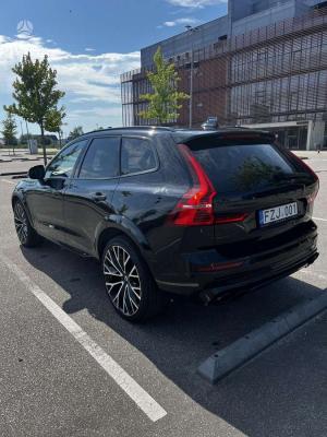 Black Volvo XC60 2018 in Klaipeda, with an engine capacity of 1.97 L and mileage of 110 thousand km for 26900 €, photo 10 on AUTOMOTO.COM.LV