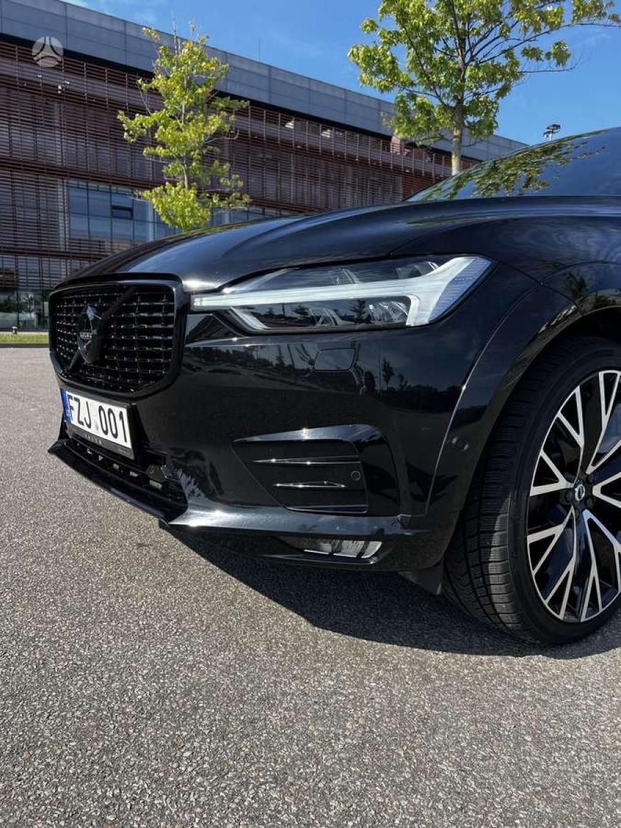 Black Volvo XC60 2018 in Klaipeda, with an engine capacity of 1.97 L and mileage of 110 thousand km for 26900 €, photo 12 on AUTOMOTO.COM.LV