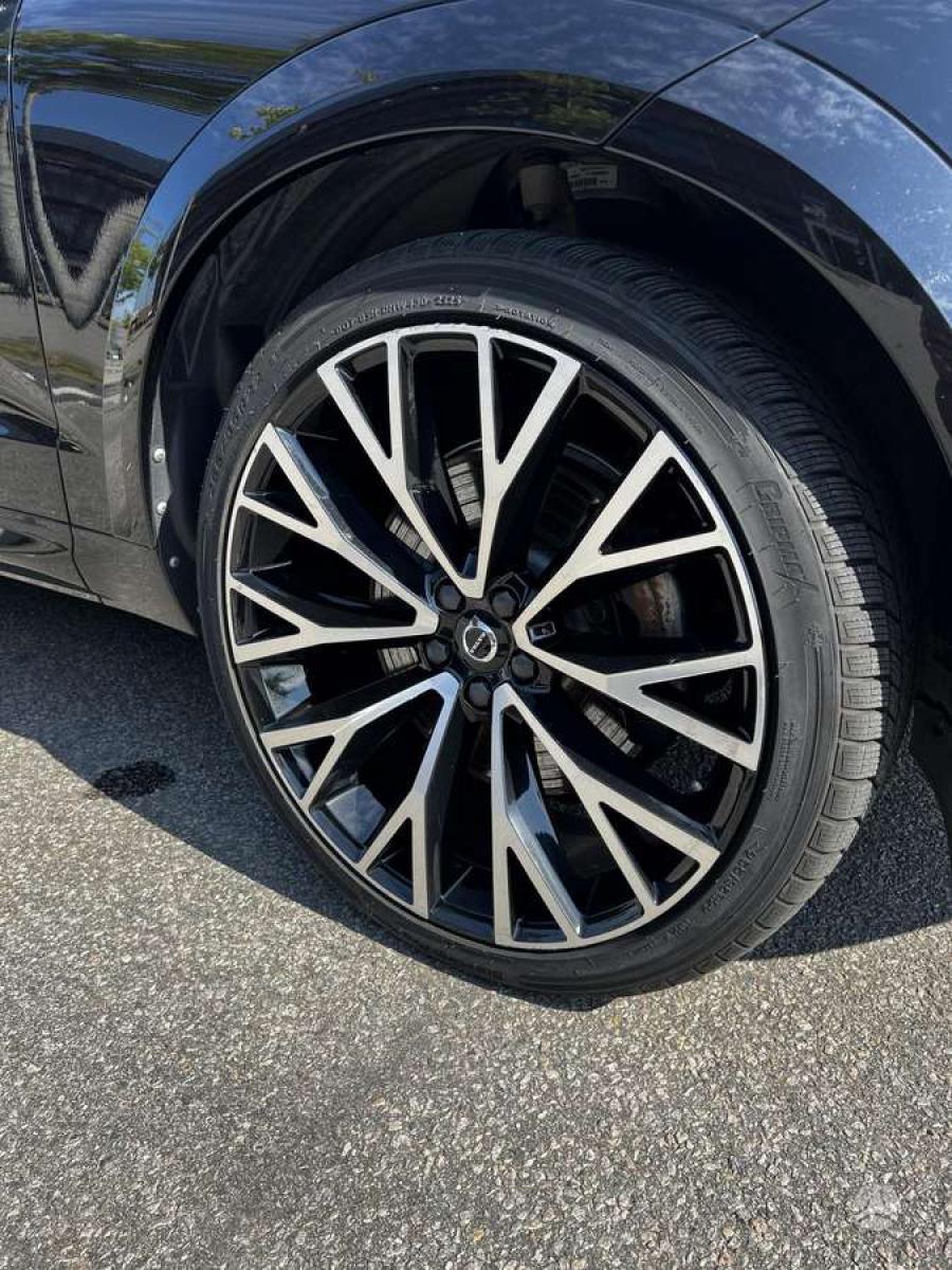 Black Volvo XC60 2018 in Klaipeda, with an engine capacity of 1.97 L and mileage of 110 thousand km for 26900 €, photo 13 on AUTOMOTO.COM.LV