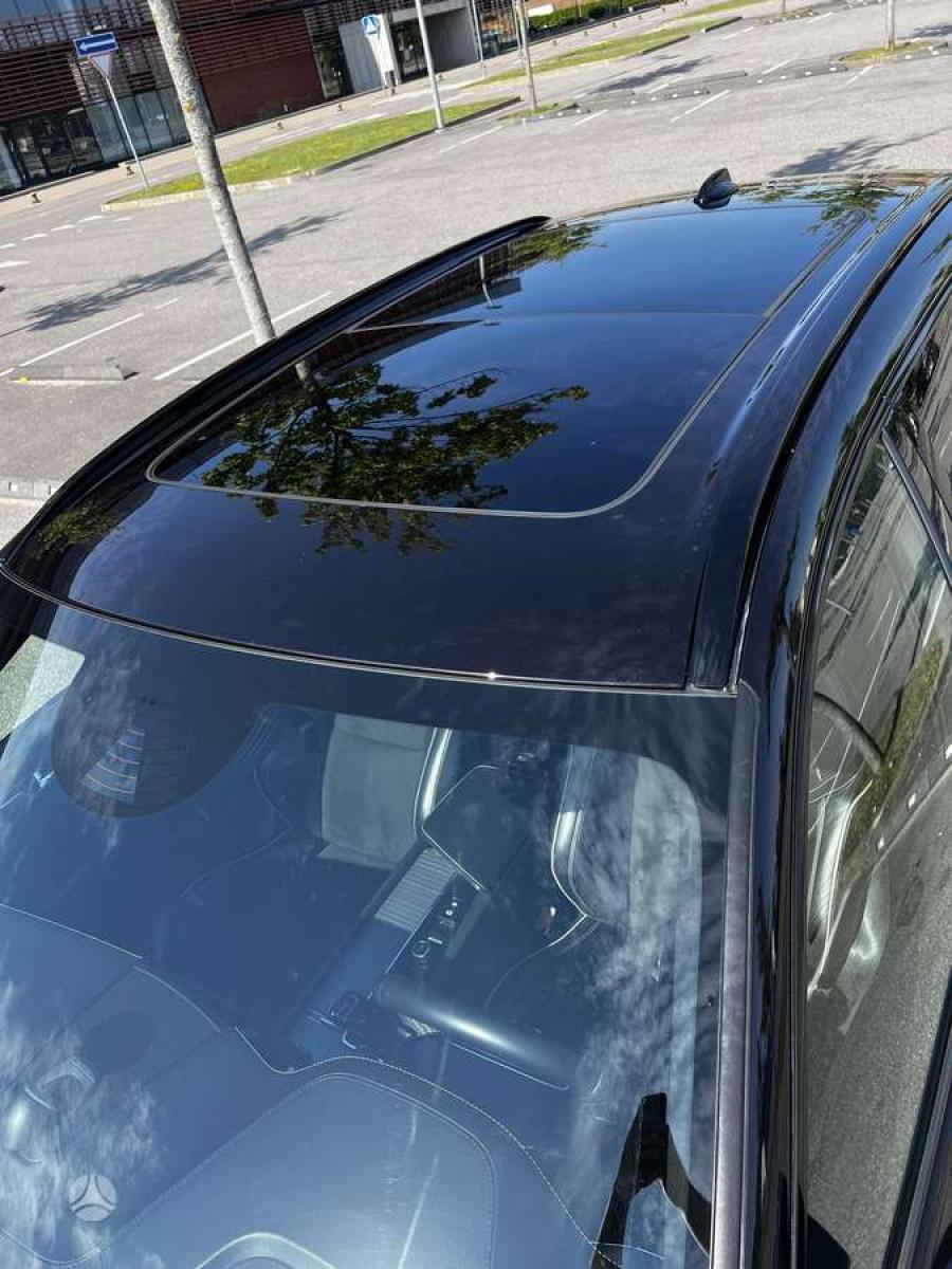 Black Volvo XC60 2018 in Klaipeda, with an engine capacity of 1.97 L and mileage of 110 thousand km for 26900 €, photo 15 on AUTOMOTO.COM.LV