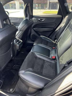 Black Volvo XC60 2018 in Klaipeda, with an engine capacity of 1.97 L and mileage of 110 thousand km for 26900 €, photo 17 on AUTOMOTO.COM.LV