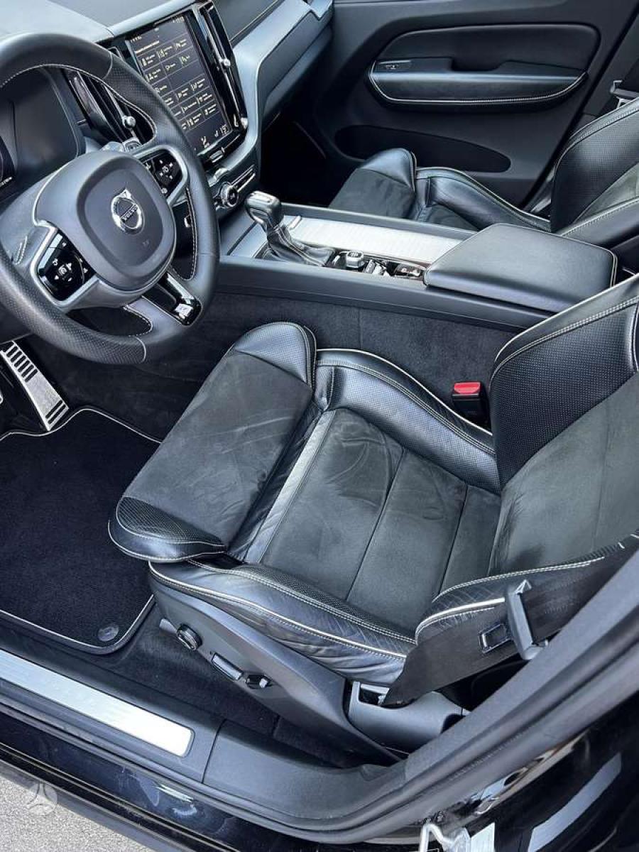 Black Volvo XC60 2018 in Klaipeda, with an engine capacity of 1.97 L and mileage of 110 thousand km for 26900 €, photo 18 on AUTOMOTO.COM.LV