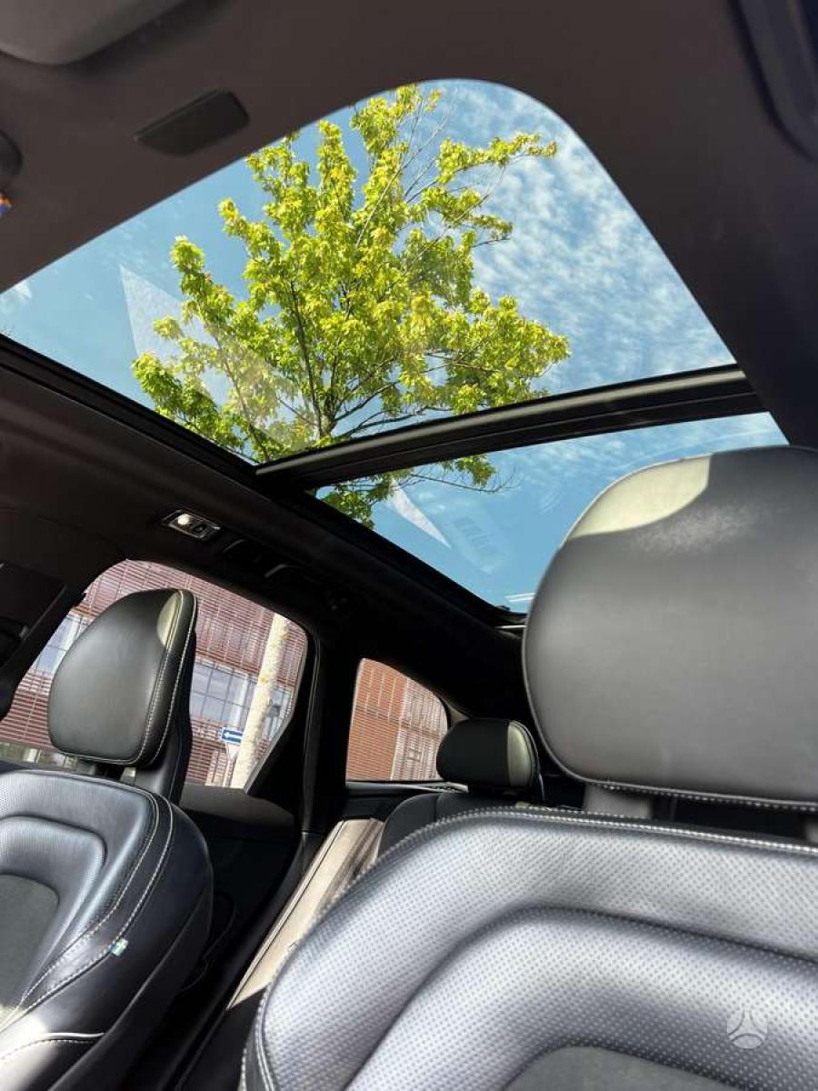 Black Volvo XC60 2018 in Klaipeda, with an engine capacity of 1.97 L and mileage of 110 thousand km for 26900 €, photo 19 on AUTOMOTO.COM.LV