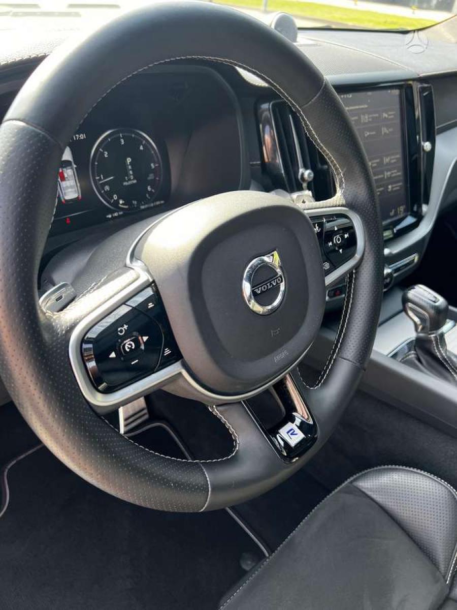Black Volvo XC60 2018 in Klaipeda, with an engine capacity of 1.97 L and mileage of 110 thousand km for 26900 €, photo 20 on AUTOMOTO.COM.LV