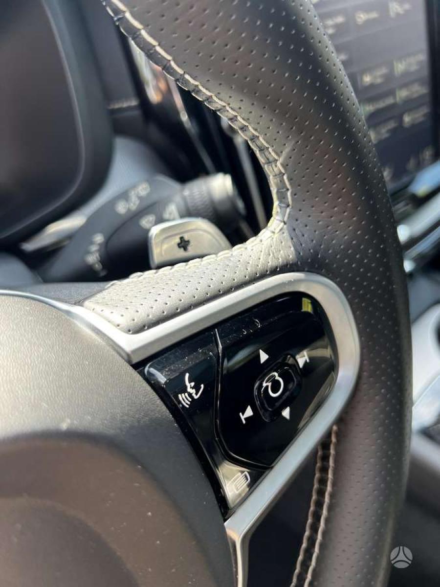 Black Volvo XC60 2018 in Klaipeda, with an engine capacity of 1.97 L and mileage of 110 thousand km for 26900 €, photo 21 on AUTOMOTO.COM.LV