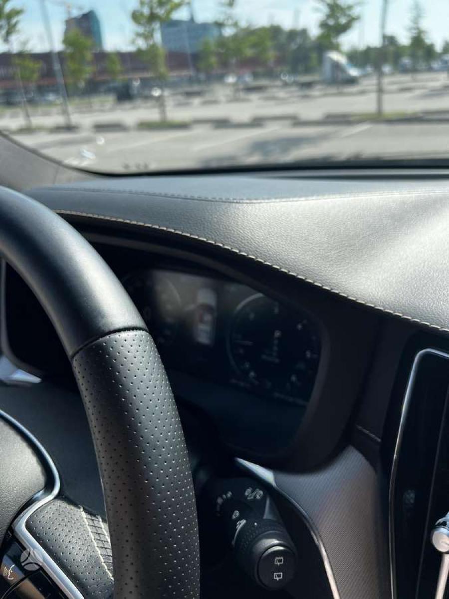 Black Volvo XC60 2018 in Klaipeda, with an engine capacity of 1.97 L and mileage of 110 thousand km for 26900 €, photo 22 on AUTOMOTO.COM.LV