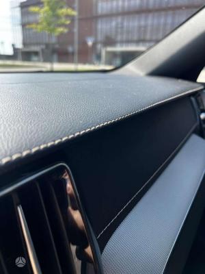 Black Volvo XC60 2018 in Klaipeda, with an engine capacity of 1.97 L and mileage of 110 thousand km for 26900 €, photo 23 on AUTOMOTO.COM.LV