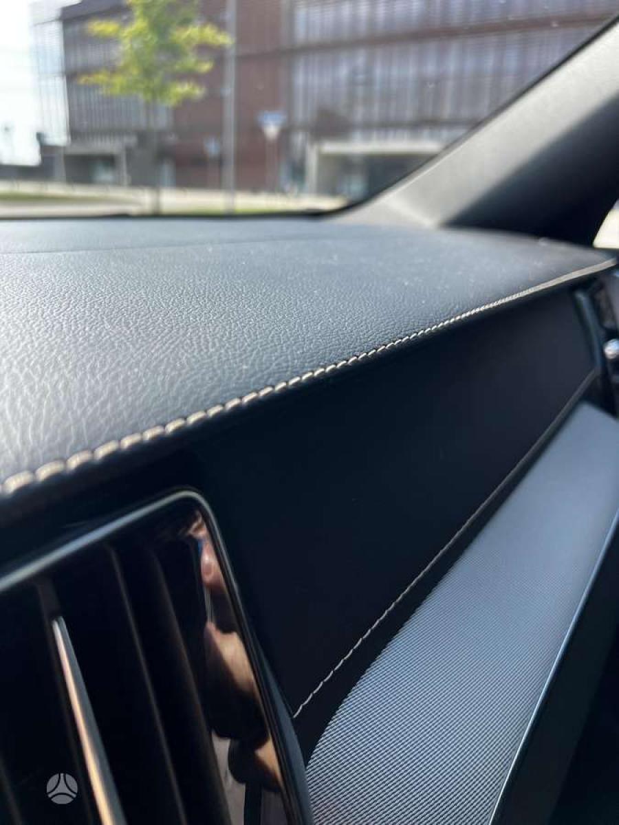 Black Volvo XC60 2018 in Klaipeda, with an engine capacity of 1.97 L and mileage of 110 thousand km for 26900 €, photo 23 on AUTOMOTO.COM.LV