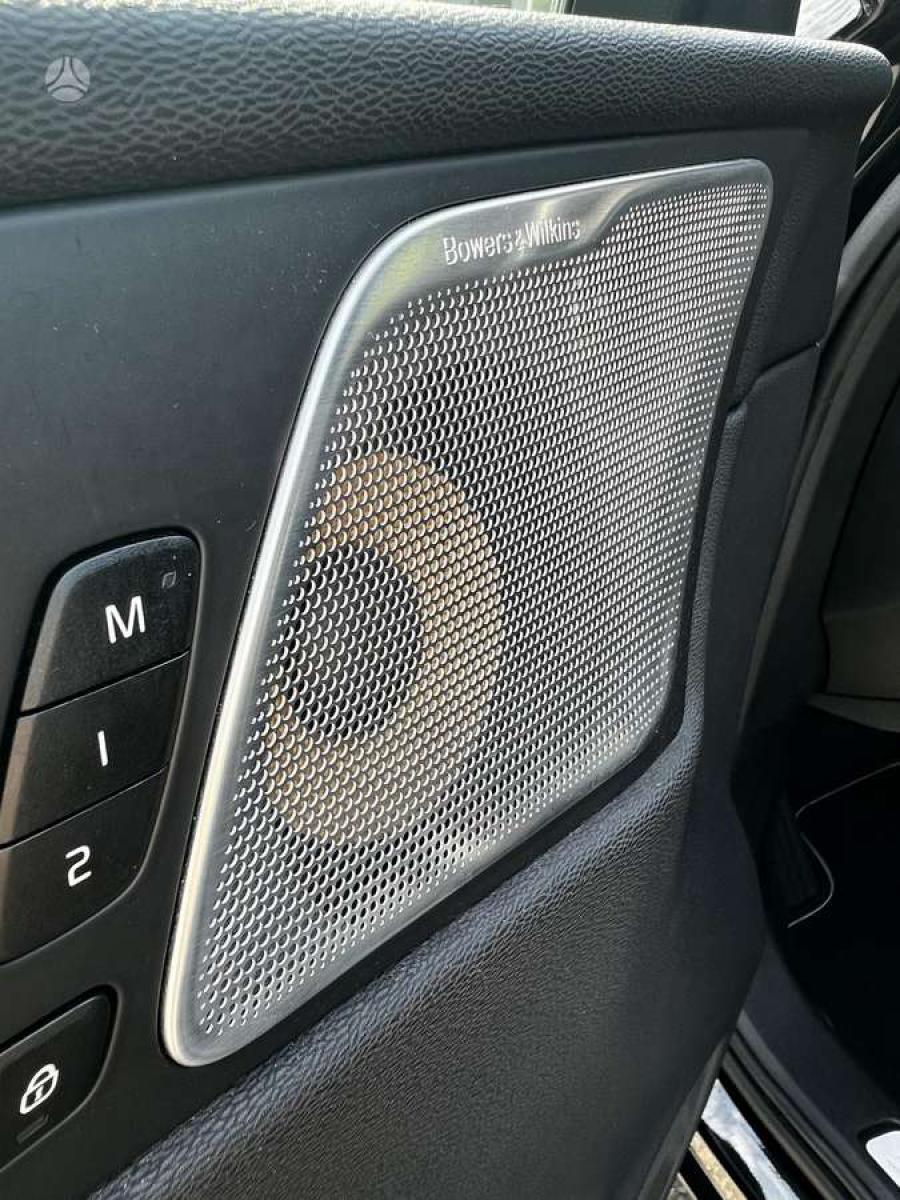 Black Volvo XC60 2018 in Klaipeda, with an engine capacity of 1.97 L and mileage of 110 thousand km for 26900 €, photo 25 on AUTOMOTO.COM.LV