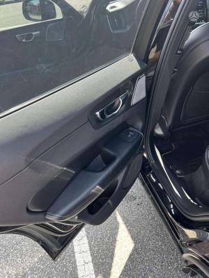 Black Volvo XC60 2018 in Klaipeda, with an engine capacity of 1.97 L and mileage of 110 thousand km for 26900 €, photo 26 on AUTOMOTO.COM.LV