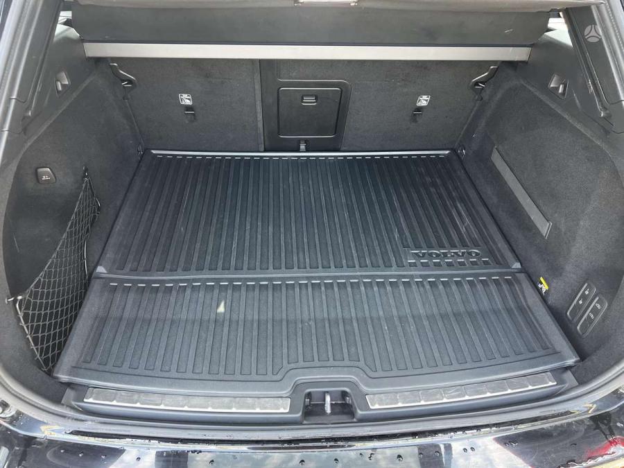 Black Volvo XC60 2018 in Klaipeda, with an engine capacity of 1.97 L and mileage of 110 thousand km for 26900 €, photo 29 on AUTOMOTO.COM.LV