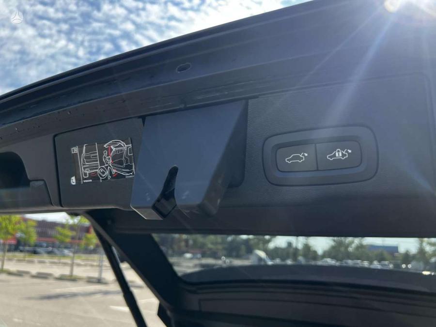 Black Volvo XC60 2018 in Klaipeda, with an engine capacity of 1.97 L and mileage of 110 thousand km for 26900 €, photo 31 on AUTOMOTO.COM.LV
