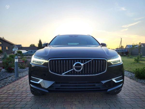 Black Volvo XC60 2018 in Vilnius, with an engine capacity of 1.98 L and mileage of 288 thousand km for 19999 €, photo 3 on AUTOMOTO.COM.LV