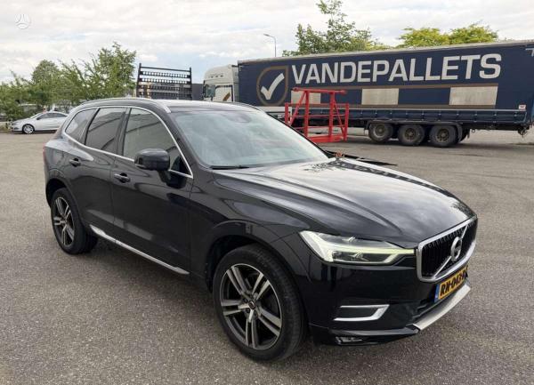 Black Volvo XC60 2018 in Raseiniai, with an engine capacity of 1.97 L and mileage of 280 thousand km for 15999 €, photo 3 on AUTOMOTO.COM.LV