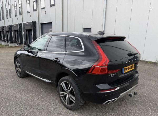 Black Volvo XC60 2018 in Raseiniai, with an engine capacity of 1.97 L and mileage of 280 thousand km for 15999 €, photo 4 on AUTOMOTO.COM.LV