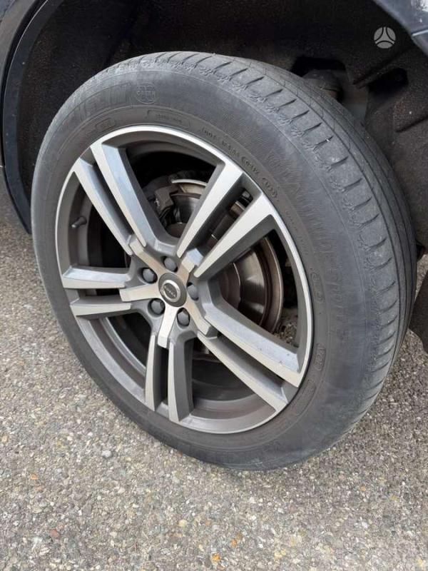 Black Volvo XC60 2018 in Raseiniai, with an engine capacity of 1.97 L and mileage of 280 thousand km for 15999 €, photo 7 on AUTOMOTO.COM.LV