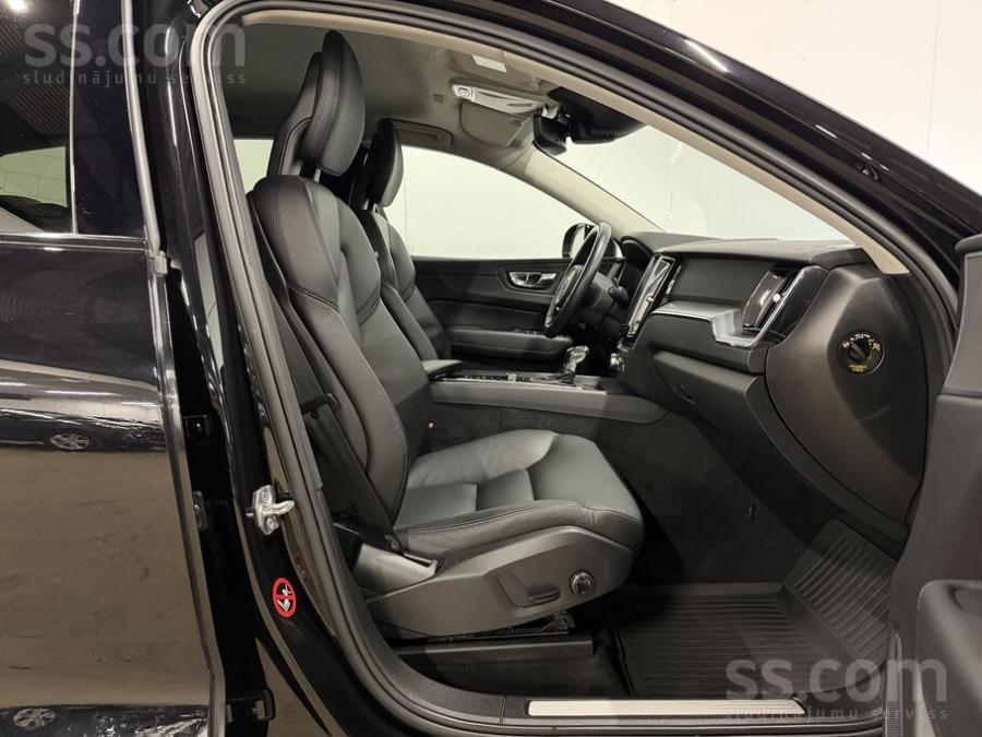 Black Volvo XC60 2018 in Jurmala, with an engine capacity of 2.00 L and mileage of 219 thousand km for 21450 €, photo 18 on AUTOMOTO.COM.LV