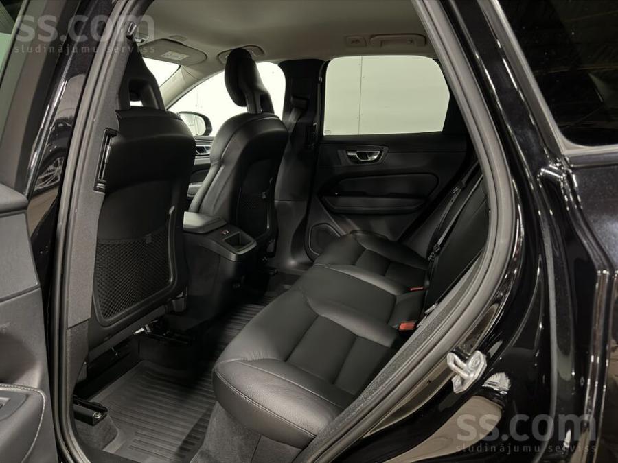 Black Volvo XC60 2018 in Jurmala, with an engine capacity of 2.00 L and mileage of 219 thousand km for 21450 €, photo 20 on AUTOMOTO.COM.LV