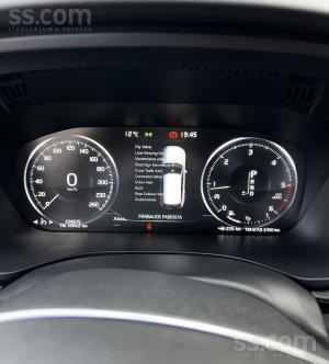Black Volvo XC60 2018 in Riga, with an engine capacity of 2.00 L and mileage of 238 thousand km for 18890 €, photo 15 on AUTOMOTO.COM.LV
