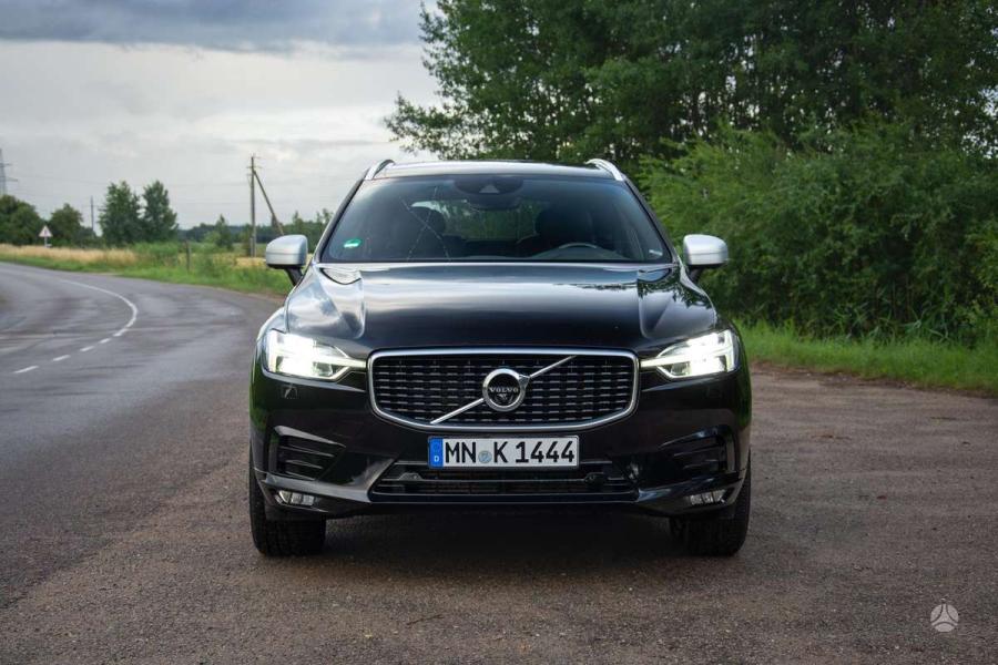 Melns Volvo XC60 2018 Elektrėnai, ar dzinēja tilpumu 1.97 L un nobraukumu 212 tūkst. km par 23850 €, foto 3 vietnē AUTOMOTO.COM.LV