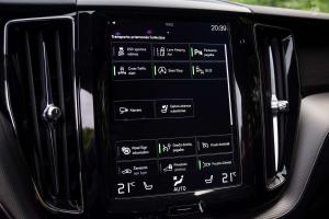 Melns Volvo XC60 2018 Elektrėnai, ar dzinēja tilpumu 1.97 L un nobraukumu 212 tūkst. km par 23850 €, foto 18 vietnē AUTOMOTO.COM.LV