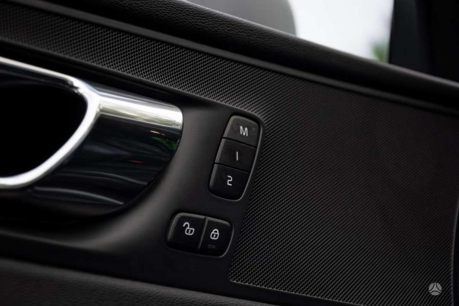 Melns Volvo XC60 2018 Elektrėnai, ar dzinēja tilpumu 1.97 L un nobraukumu 212 tūkst. km par 23850 €, foto 26 vietnē AUTOMOTO.COM.LV