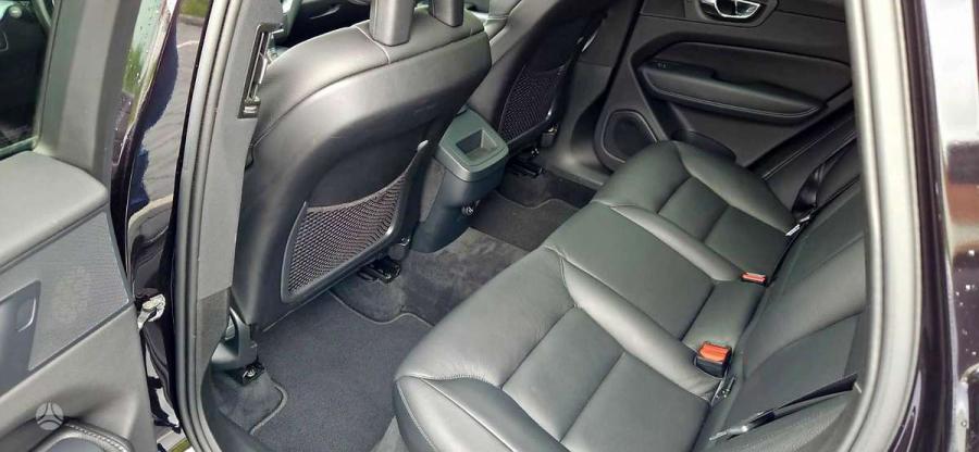 Black Volvo XC60 2018 in Vilnius, with an engine capacity of 1.97 L and mileage of 260 thousand km for 18000 €, photo 9 on AUTOMOTO.COM.LV