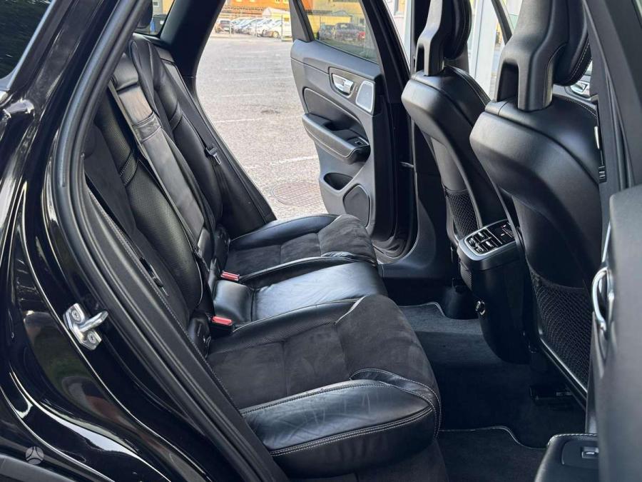 Melns Volvo XC60 2018 Jonava, ar dzinēja tilpumu 2.00 L un nobraukumu 255 tūkst. km par 19499 €, foto 29 vietnē AUTOMOTO.COM.LV