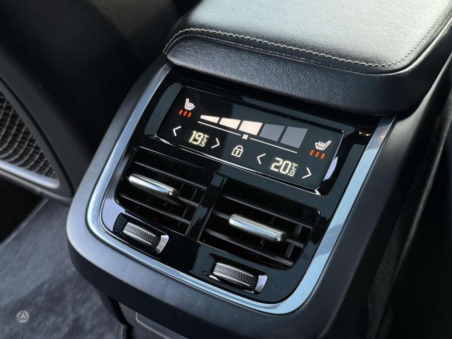 Melns Volvo XC60 2018 Jonava, ar dzinēja tilpumu 2.00 L un nobraukumu 255 tūkst. km par 19499 €, foto 30 vietnē AUTOMOTO.COM.LV