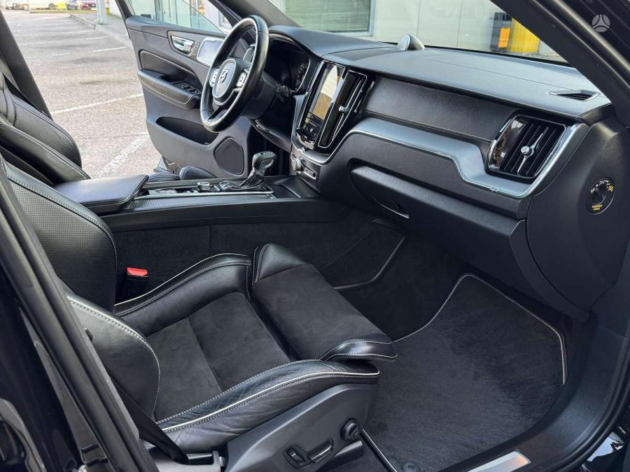 Melns Volvo XC60 2018 Jonava, ar dzinēja tilpumu 2.00 L un nobraukumu 255 tūkst. km par 19499 €, foto 31 vietnē AUTOMOTO.COM.LV