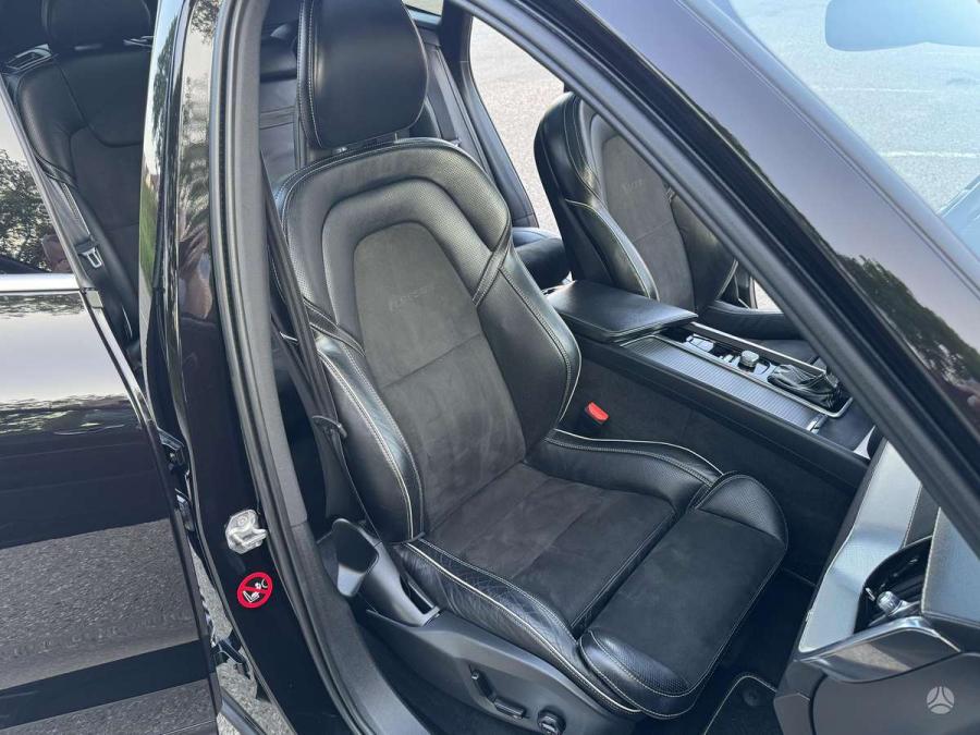 Melns Volvo XC60 2018 Jonava, ar dzinēja tilpumu 2.00 L un nobraukumu 255 tūkst. km par 19499 €, foto 32 vietnē AUTOMOTO.COM.LV