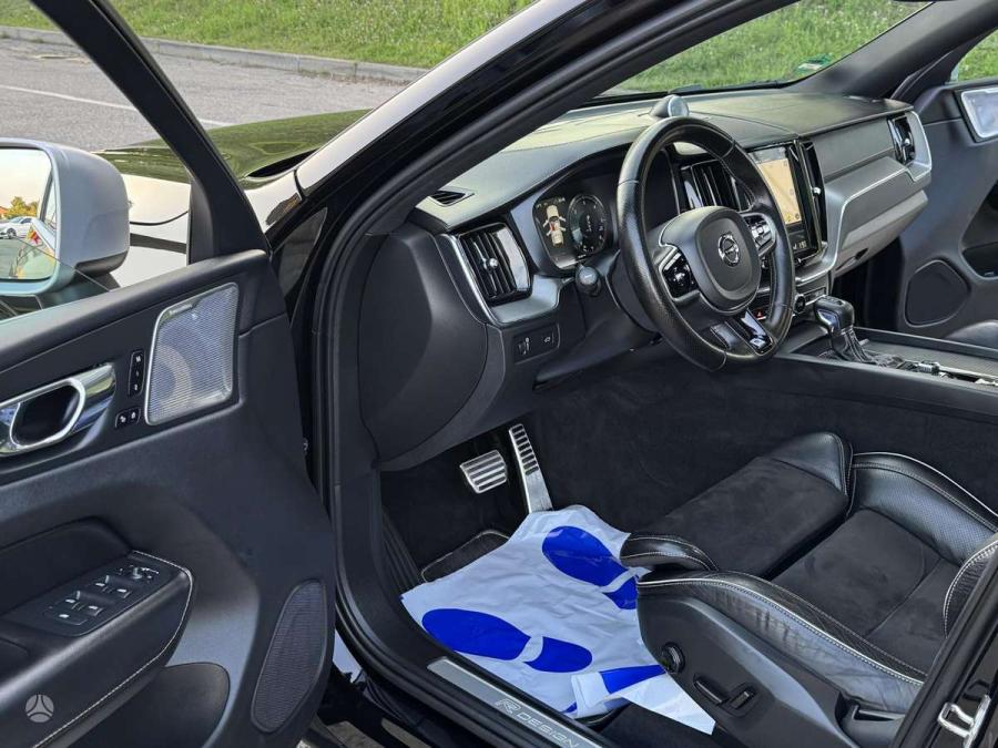 Melns Volvo XC60 2018 Jonava, ar dzinēja tilpumu 2.00 L un nobraukumu 255 tūkst. km par 19499 €, foto 36 vietnē AUTOMOTO.COM.LV