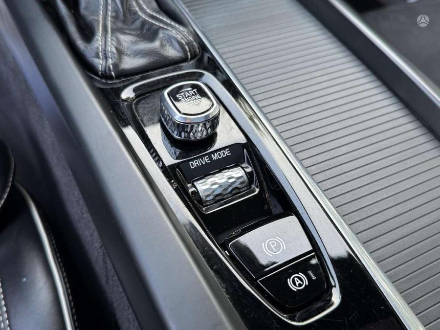 Melns Volvo XC60 2018 Jonava, ar dzinēja tilpumu 2.00 L un nobraukumu 255 tūkst. km par 19499 €, foto 44 vietnē AUTOMOTO.COM.LV
