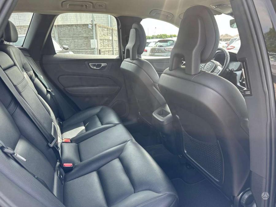 Black Volvo XC60 2018 in Taurage, with an engine capacity of 1.97 L and mileage of 236 thousand km for 17000 €, photo 4 on AUTOMOTO.COM.LV