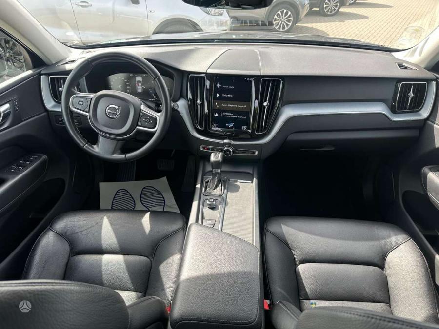 Black Volvo XC60 2018 in Taurage, with an engine capacity of 1.97 L and mileage of 236 thousand km for 17000 €, photo 6 on AUTOMOTO.COM.LV