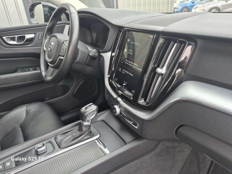 Melns Volvo XC60 2018 Tauragė, ar dzinēja tilpumu 1.97 L un nobraukumu 258 tūkst. km par 15900 €, foto 15 vietnē AUTOMOTO.COM.LV