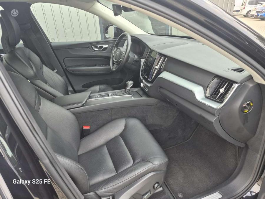 Melns Volvo XC60 2018 Tauragė, ar dzinēja tilpumu 1.97 L un nobraukumu 258 tūkst. km par 15900 €, foto 16 vietnē AUTOMOTO.COM.LV
