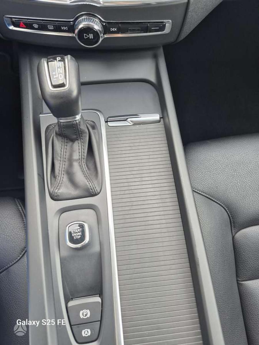 Melns Volvo XC60 2018 Tauragė, ar dzinēja tilpumu 1.97 L un nobraukumu 258 tūkst. km par 15900 €, foto 22 vietnē AUTOMOTO.COM.LV