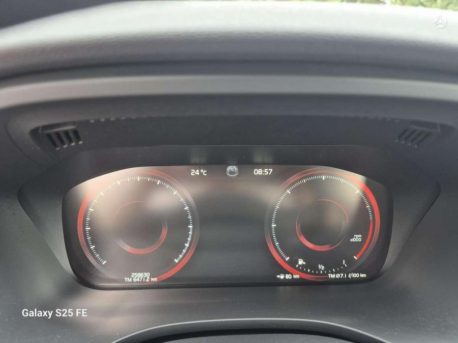 Melns Volvo XC60 2018 Tauragė, ar dzinēja tilpumu 1.97 L un nobraukumu 258 tūkst. km par 15900 €, foto 25 vietnē AUTOMOTO.COM.LV
