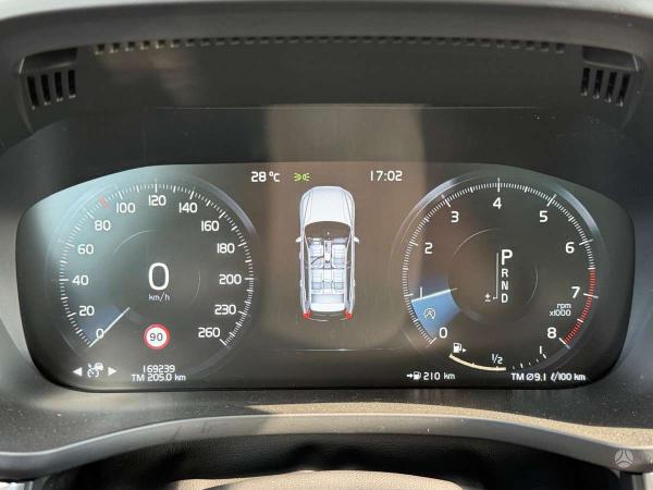 Melns Volvo XC60 2018 Viļņa, ar dzinēja tilpumu 1.97 L un nobraukumu 169 tūkst. km par 24900 €, foto 9 vietnē AUTOMOTO.COM.LV