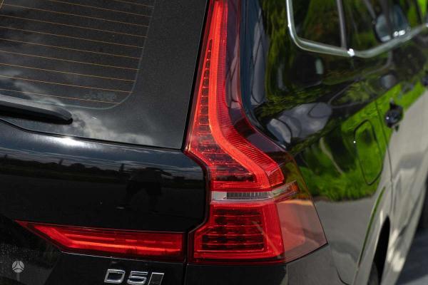 Melns Volvo XC60 2018 Viļņa, ar dzinēja tilpumu 1.97 L un nobraukumu 205 tūkst. km par 19900 €, foto 10 vietnē AUTOMOTO.COM.LV