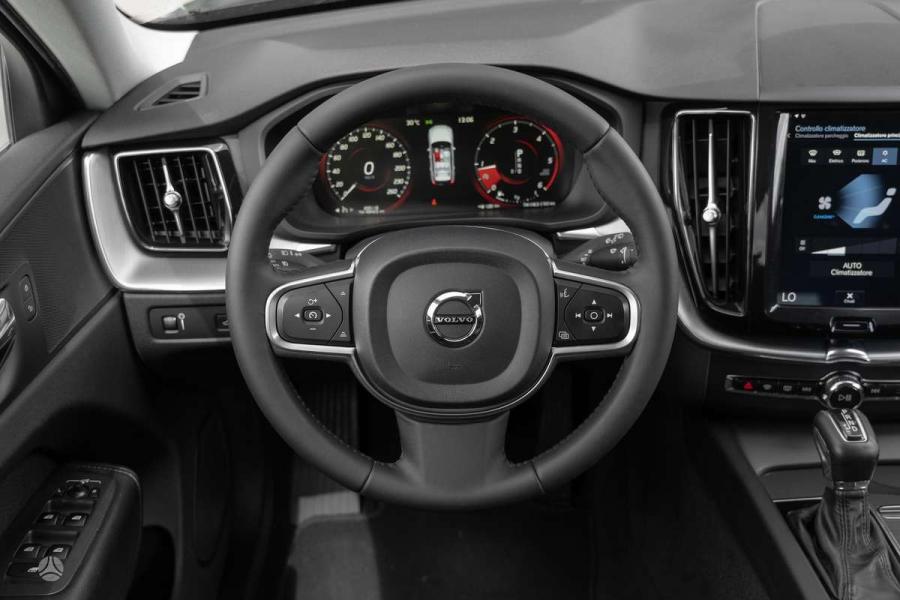 Melns Volvo XC60 2018 Viļņa, ar dzinēja tilpumu 1.97 L un nobraukumu 205 tūkst. km par 19900 €, foto 18 vietnē AUTOMOTO.COM.LV