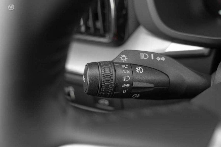 Melns Volvo XC60 2018 Viļņa, ar dzinēja tilpumu 1.97 L un nobraukumu 205 tūkst. km par 19900 €, foto 24 vietnē AUTOMOTO.COM.LV