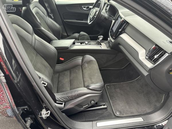 Melns Volvo XC60 2018 Avižieniai, ar dzinēja tilpumu 2.00 L un nobraukumu 199 tūkst. km par 22450 €, foto 4 vietnē AUTOMOTO.COM.LV